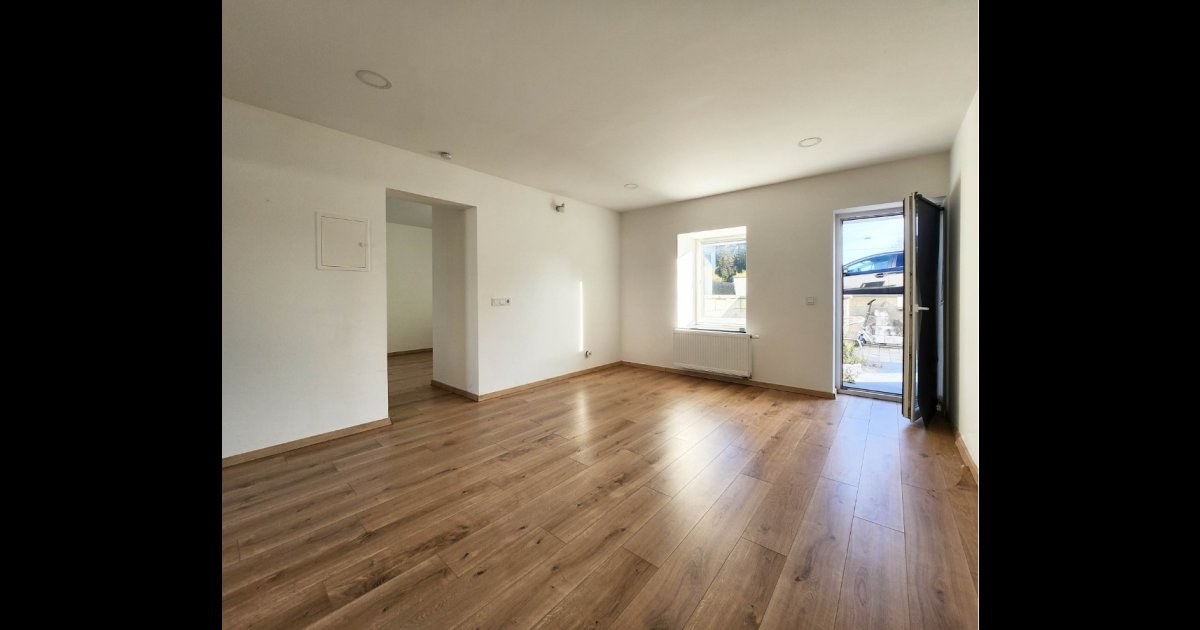 Moderne 2-Zimmer Erdgeschosswohnung mit Terrasse in Damflos zu vermieten